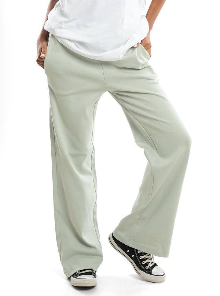 Straight Leg Pants for Women | Elegant & Comfortable Fit – The Basic Look